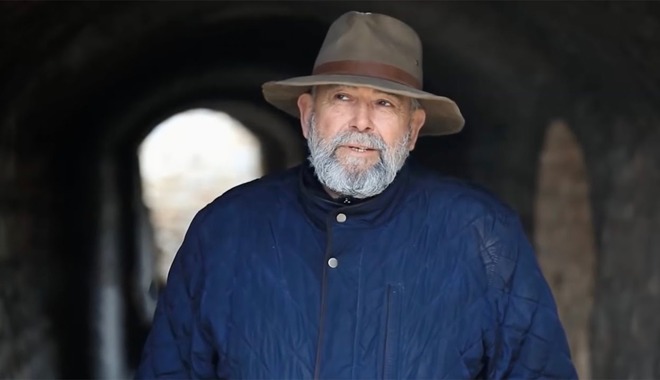 PORTRAIT : FADHEL JAZIRI, L’ARTISTE AUX SEMELLES DEVANT - Cinema Tunisien